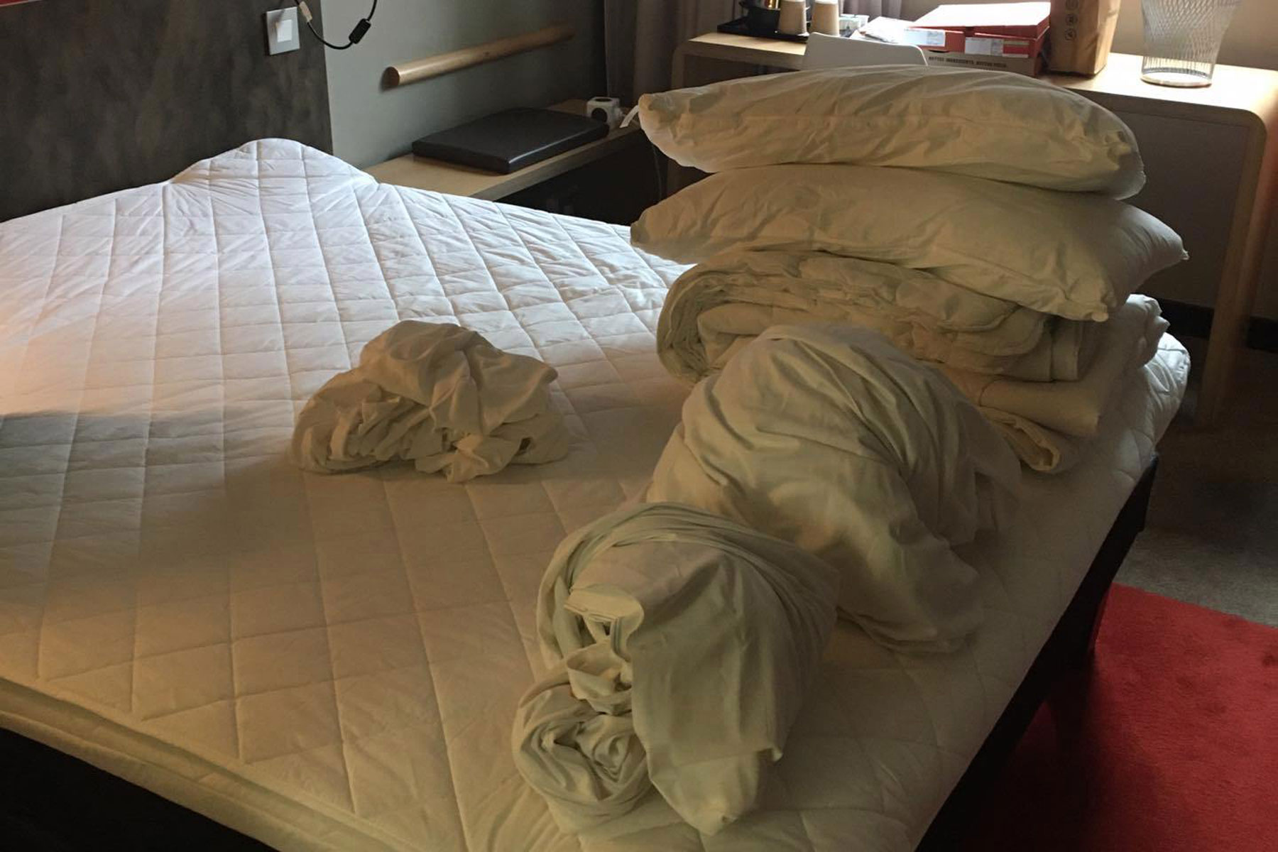 Mans Divisive Check Out Act Sparks Hotel Etiquette Debate