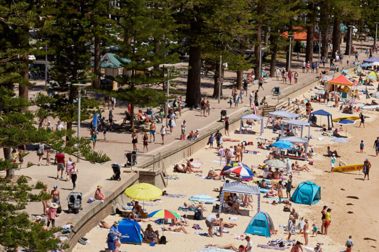 Australian Beachgoers Enjoy Rare Moment Most Tourists Never Get To See