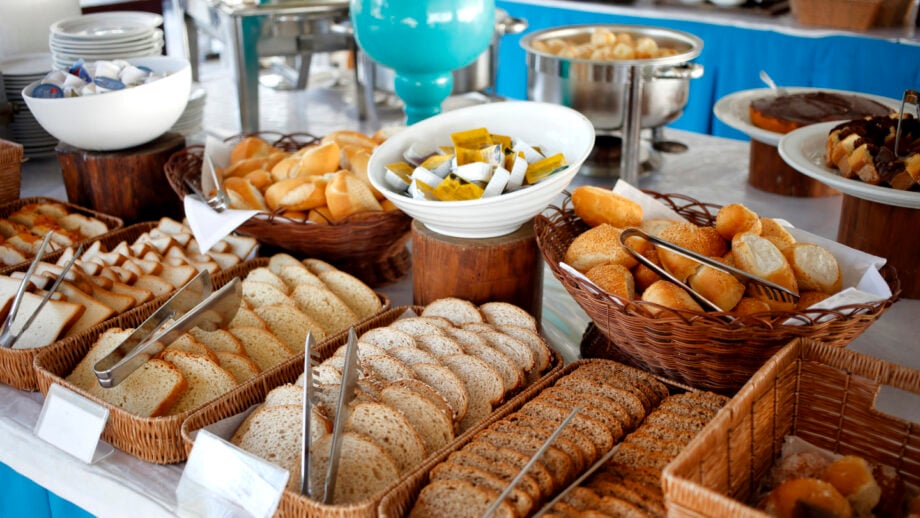 Hotel Insider Shares Hygiene Tips for Safer Buffet Choices