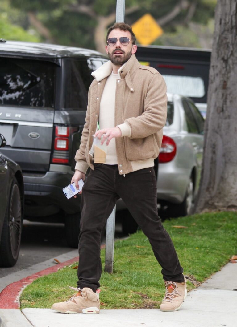 Ben Affleck Nails Fashion Golden Rule On Parent-Teacher Day - DMARGE