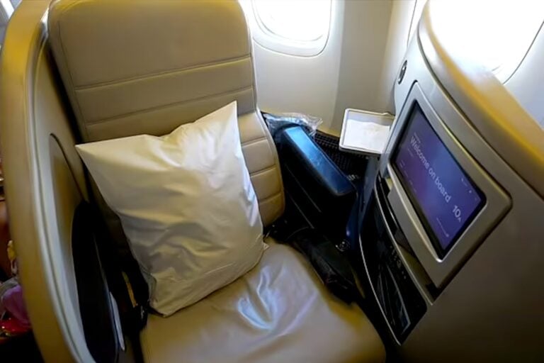 Flying Air New Zealand: Unconventional Business Class Seats Offer Both ...