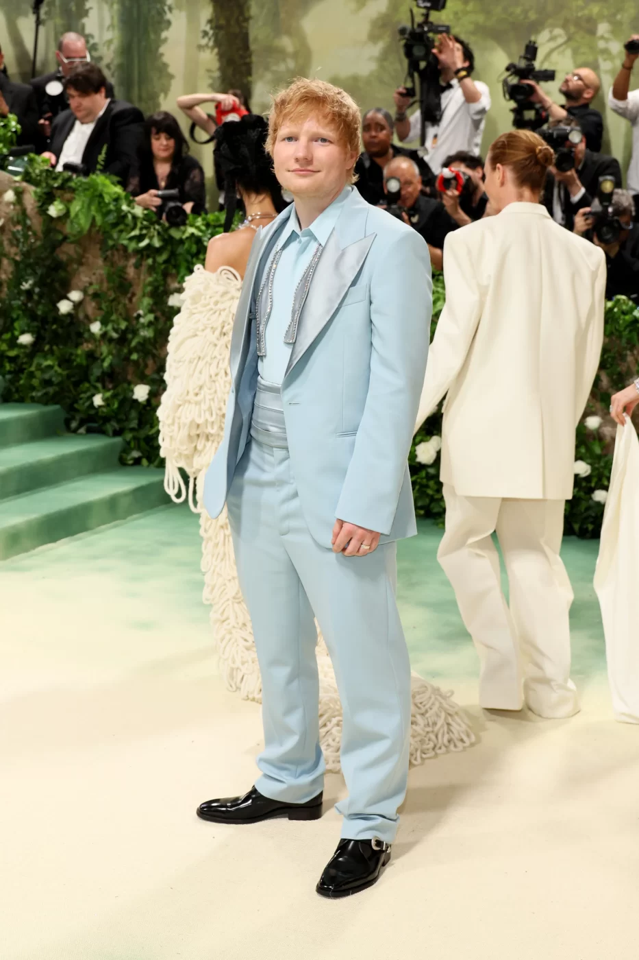 Ed Sheeran's 'Dumb & Dumber' Met Gala Outfit Is Even Worse Than His Music Ed Sheeran's 'Dumb & Dumber' Met Gala Outfit Is Even Worse Than His Music
