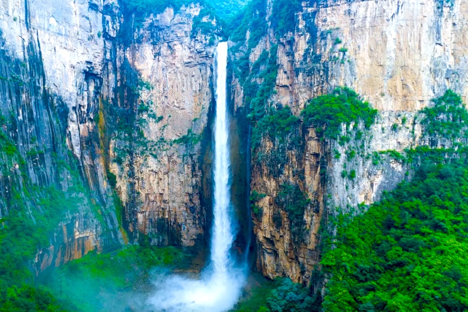 China’s Tallest Waterfall in Henan Exposed as Fake After Hiker’s Discovery