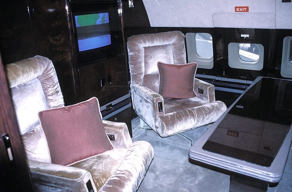 How John Travolta Scored A Free Qantas Boeing 707 And Transformed It ...