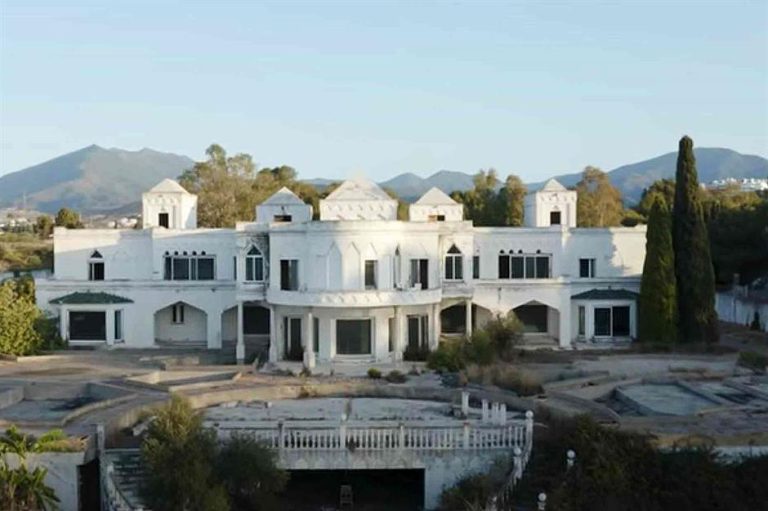 Inside The Forgotten Mansions Billionaires Left Behind
