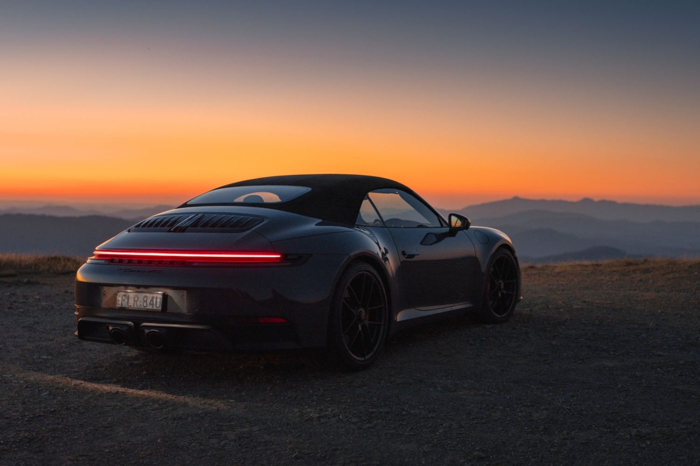 Porsche 911 GTS Goes Hybrid: Everything You Need To Know About The T-Hybrid - Style unique